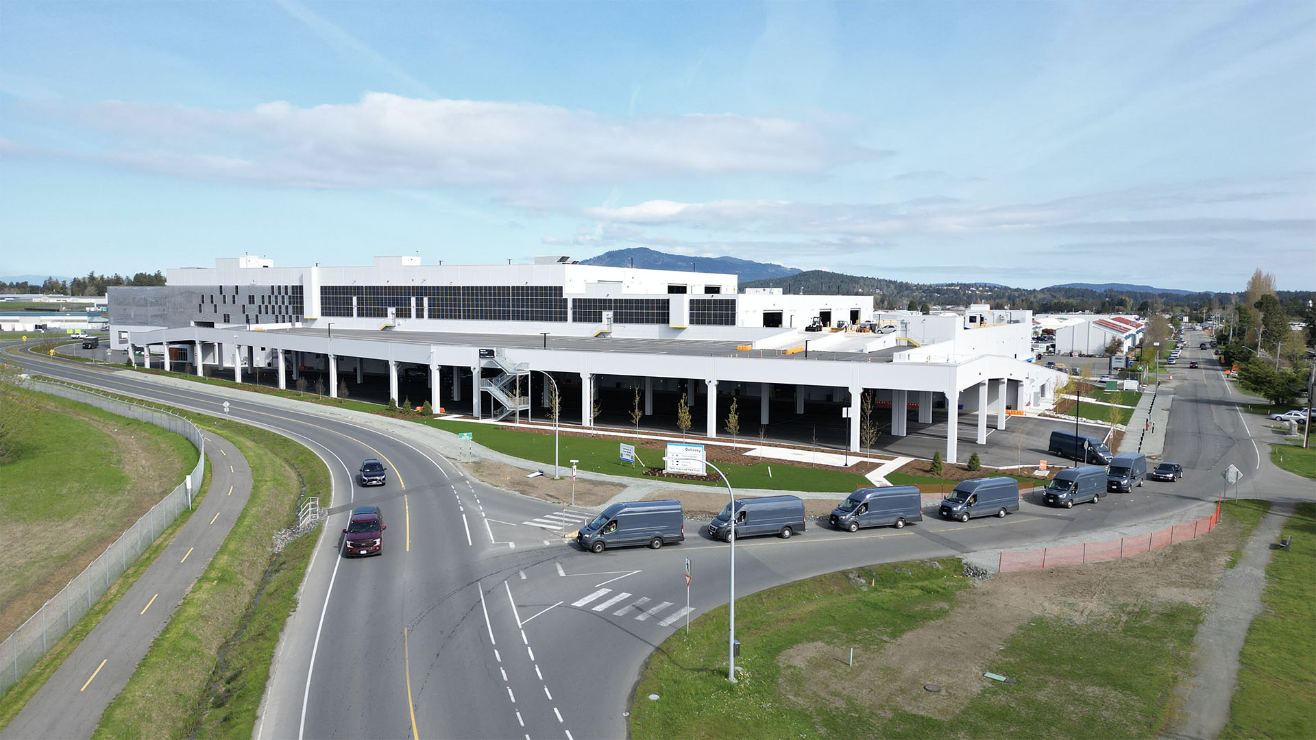 Multi-level Distribution Facility: Roof Top Solar Array | Inferno Solar